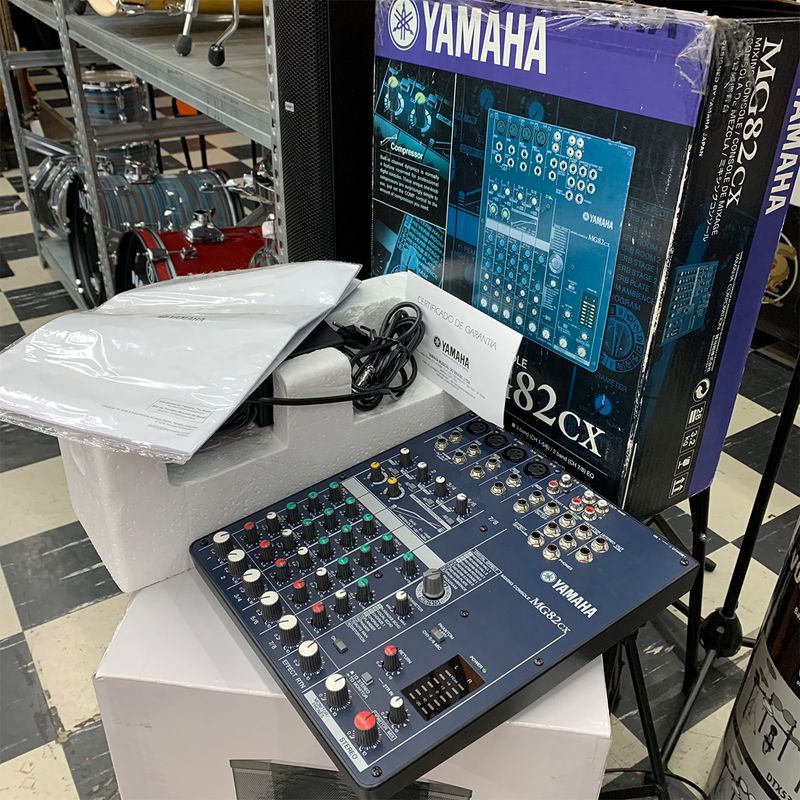 MESA DE SOM YAMAHA MG82CX USADO