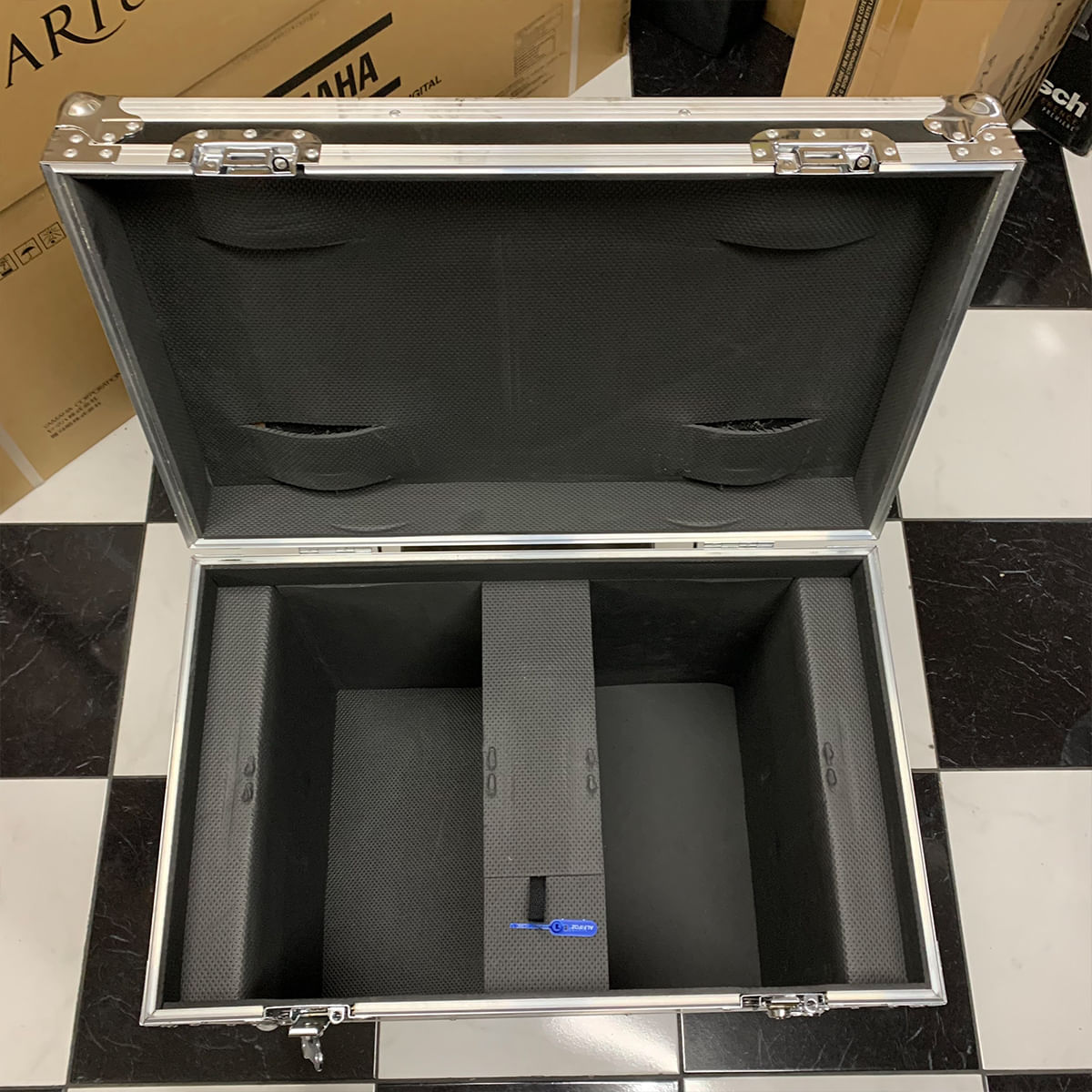 CASE BEAM PRO LIGHT UK LIMITED PARA CANHÃO SHOWROOM